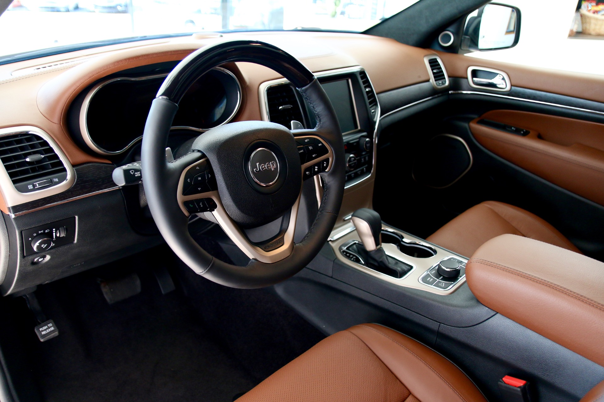 2017 Jeep Grand Cherokee Summit Interior | Cabinets Matttroy