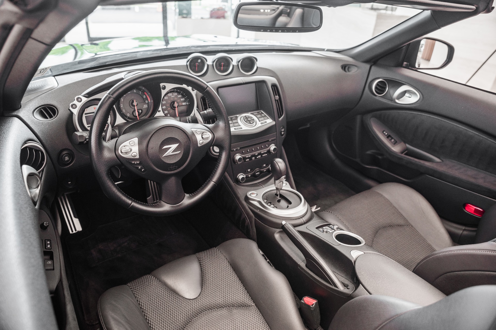 2010 Nissan 370z Interior