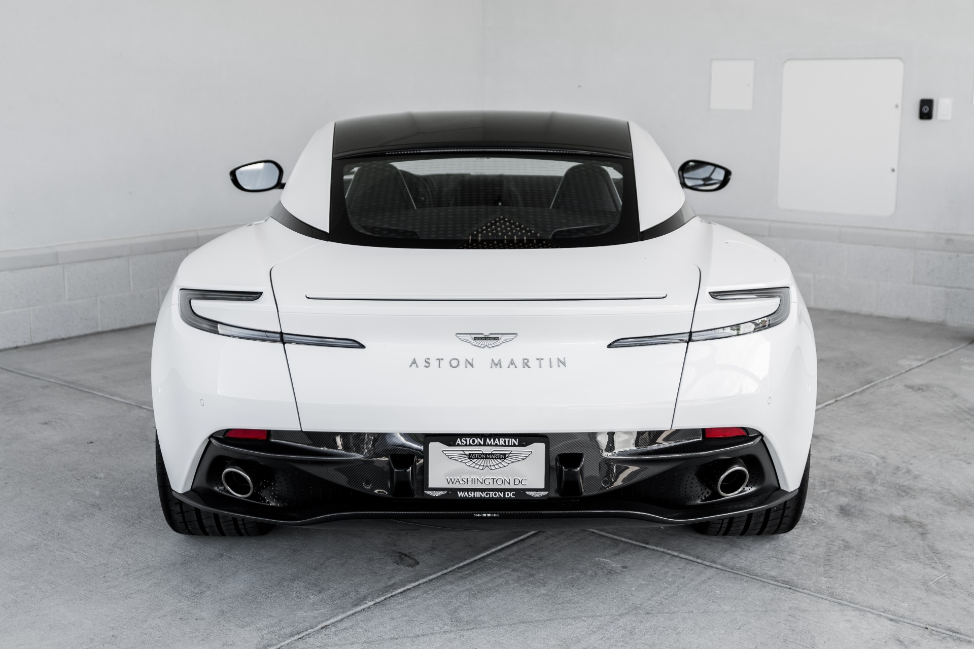 Aston Martin Vanquish 2022 White