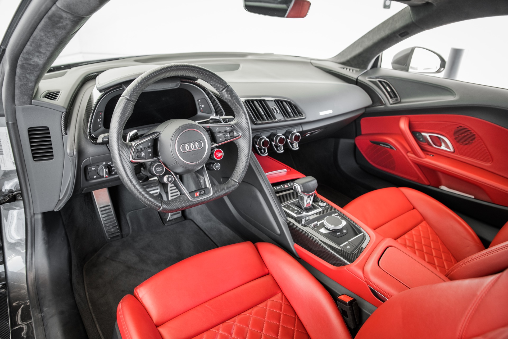 Audi R8 V12 Interior