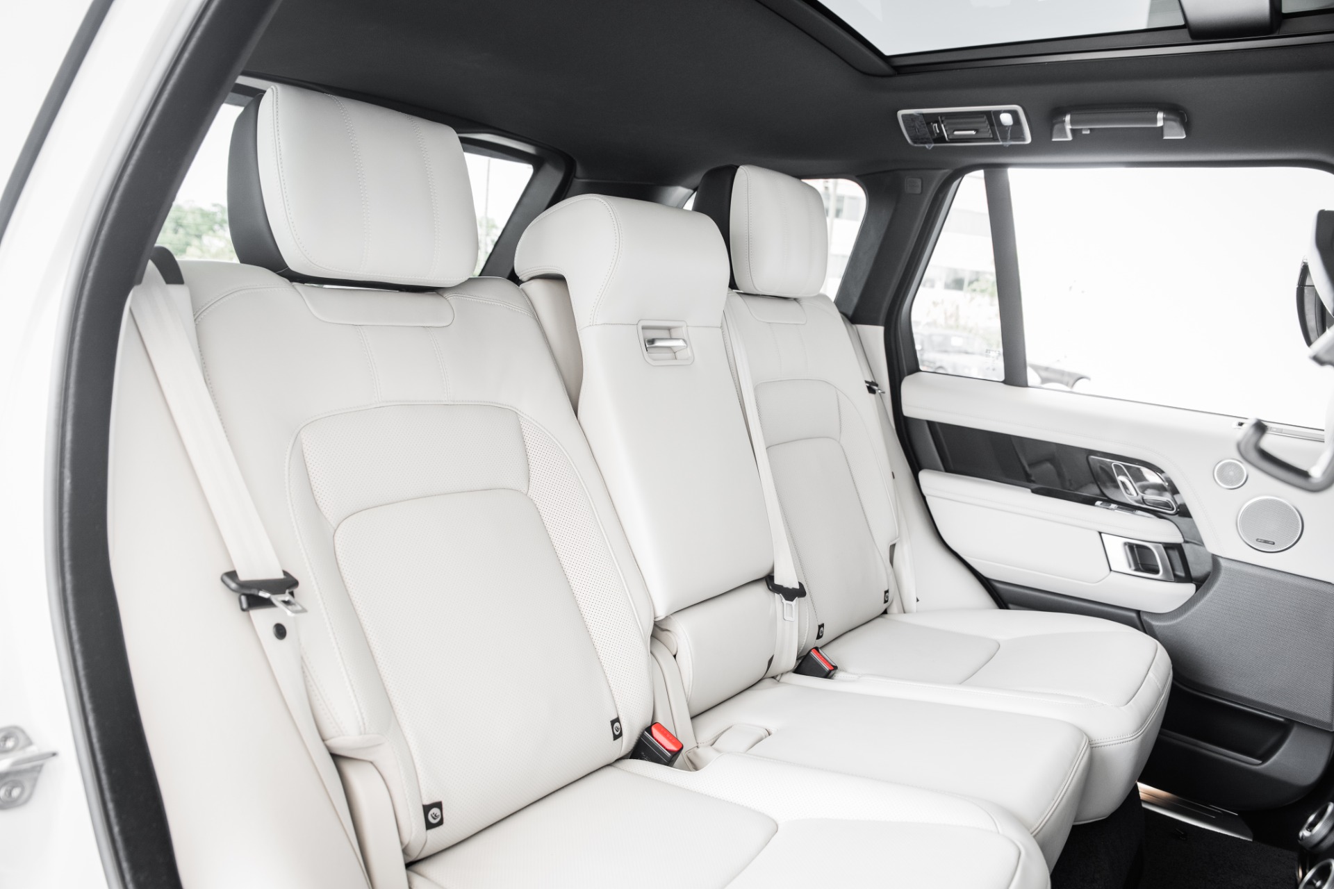 Range Rover 2022 Interior Back Seats