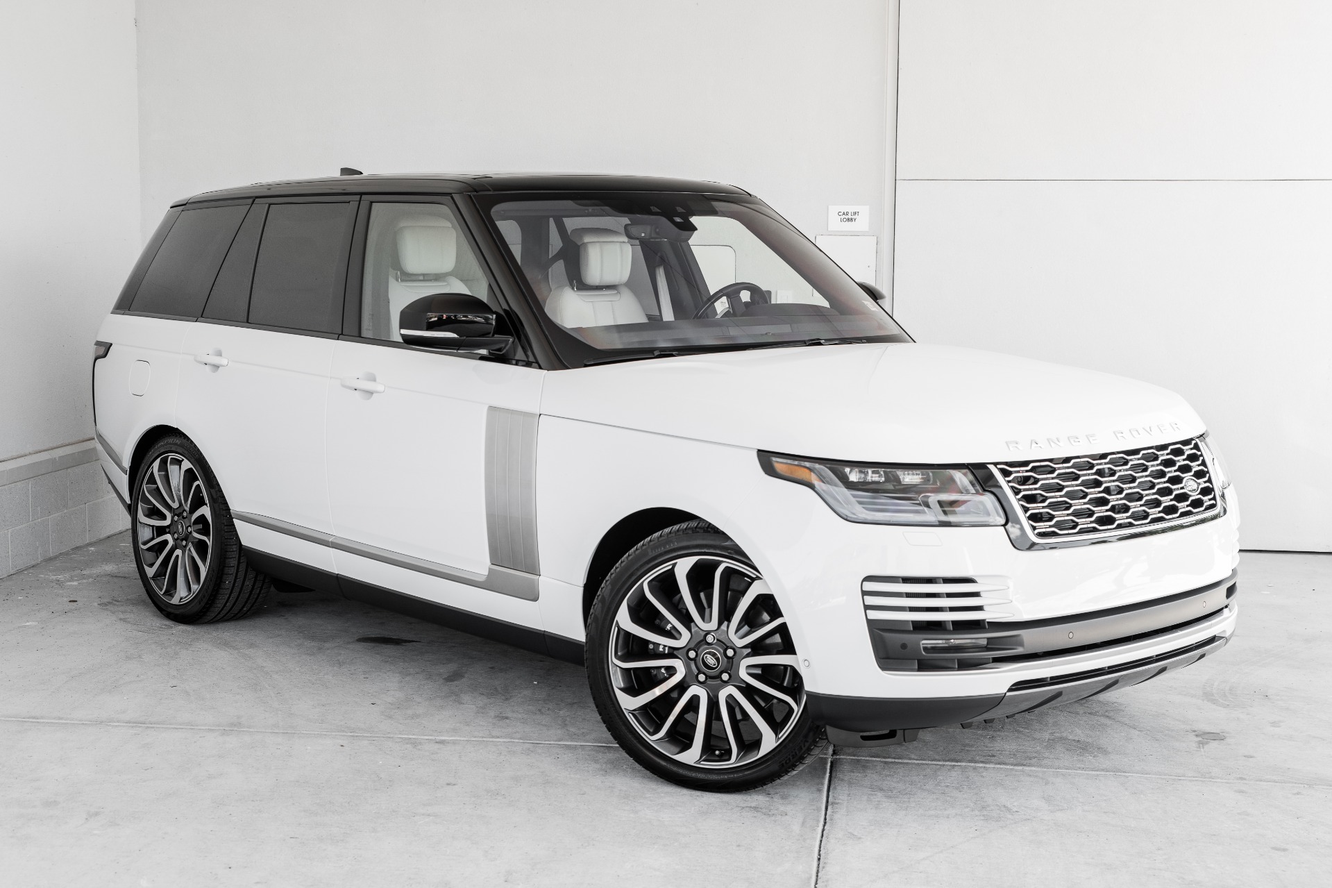 Range Rover 2022 Black Price