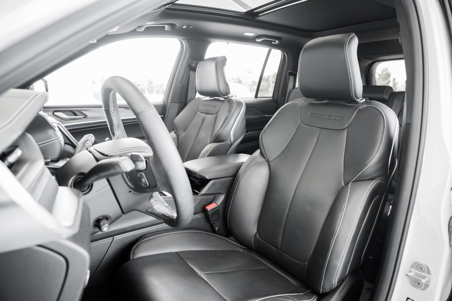 2022 Jeep Overland Interior