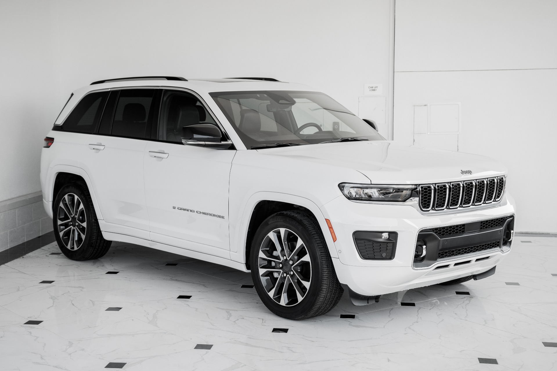 Jeep 2022 Srt8 White