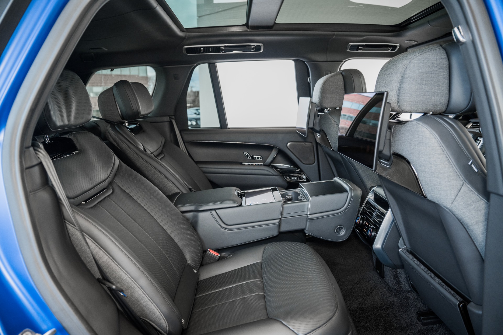 Range Rover 2022 Interior Back Seats