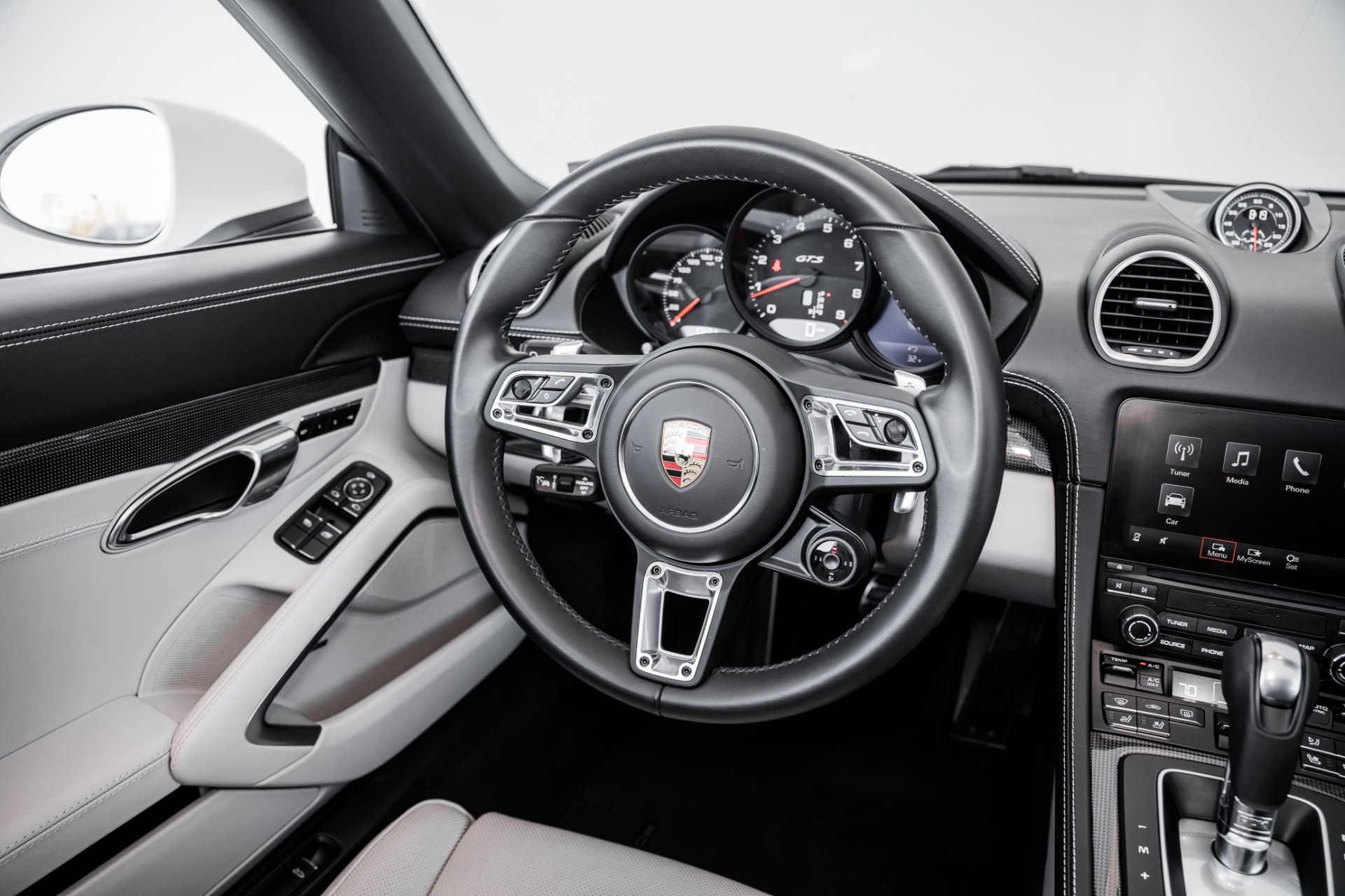 2022 Porsche Cayman Interior