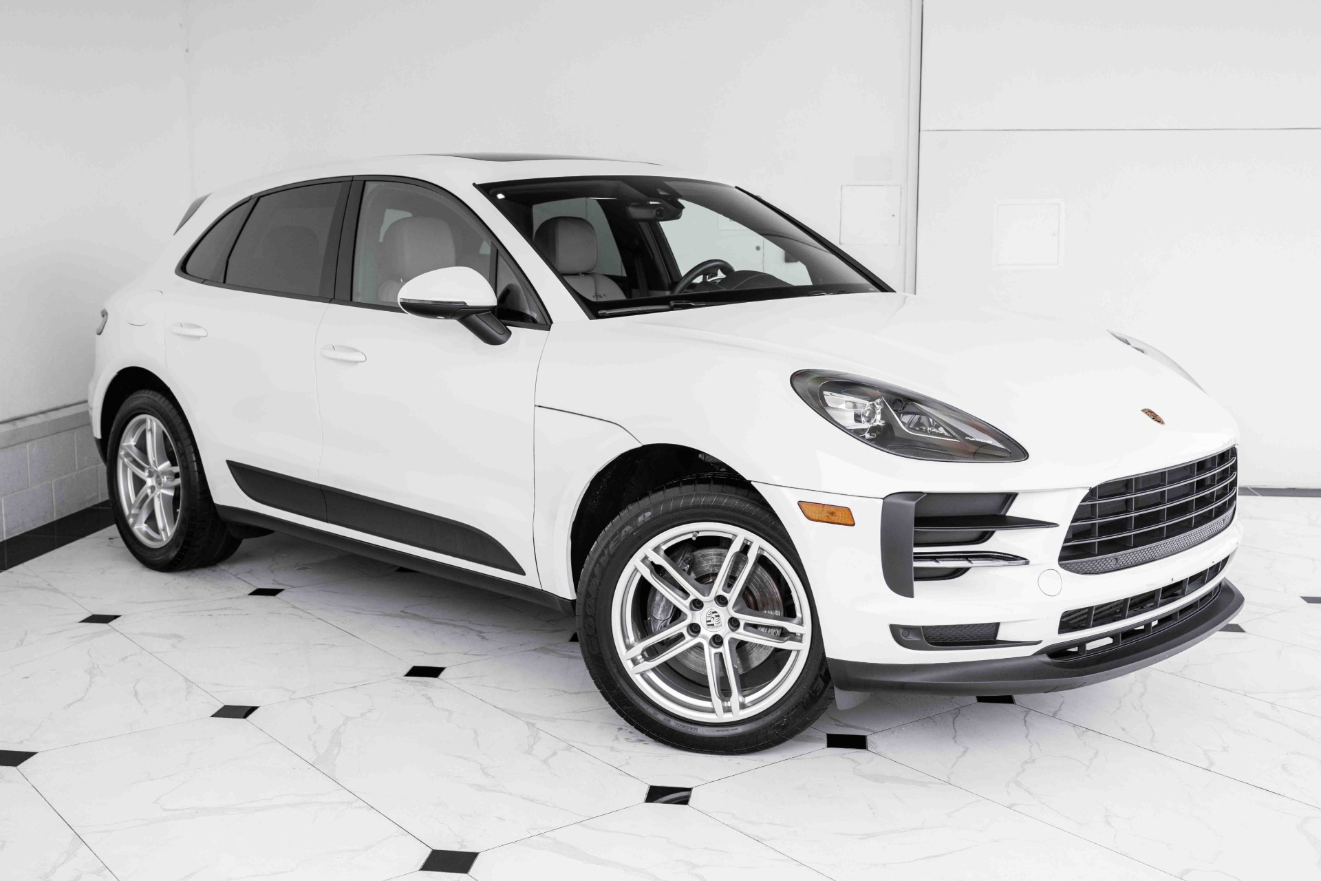 Porsche Macan White