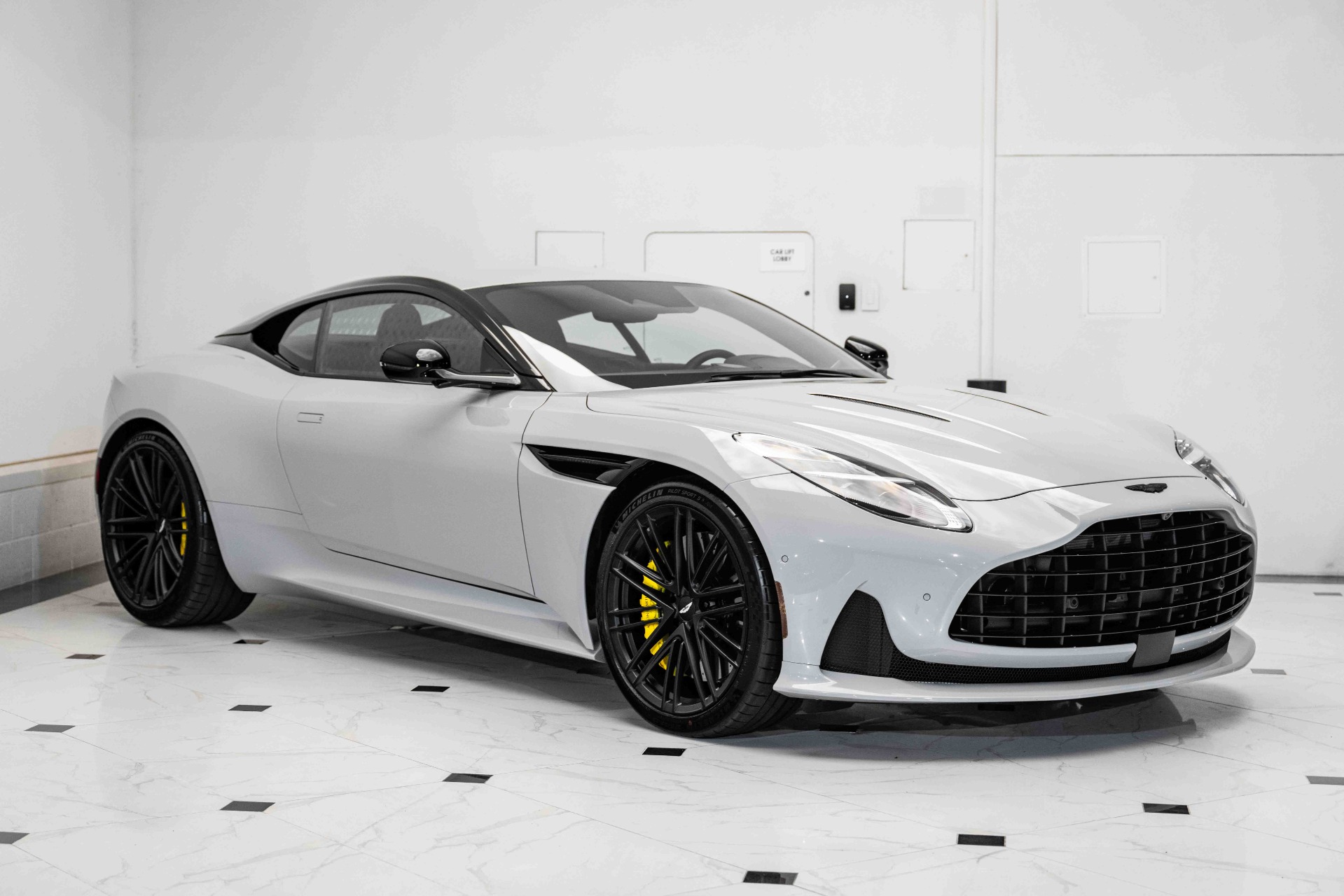 Aston Martin 2024 Branco 2024 Aston Martin DB12 Volante Review: A