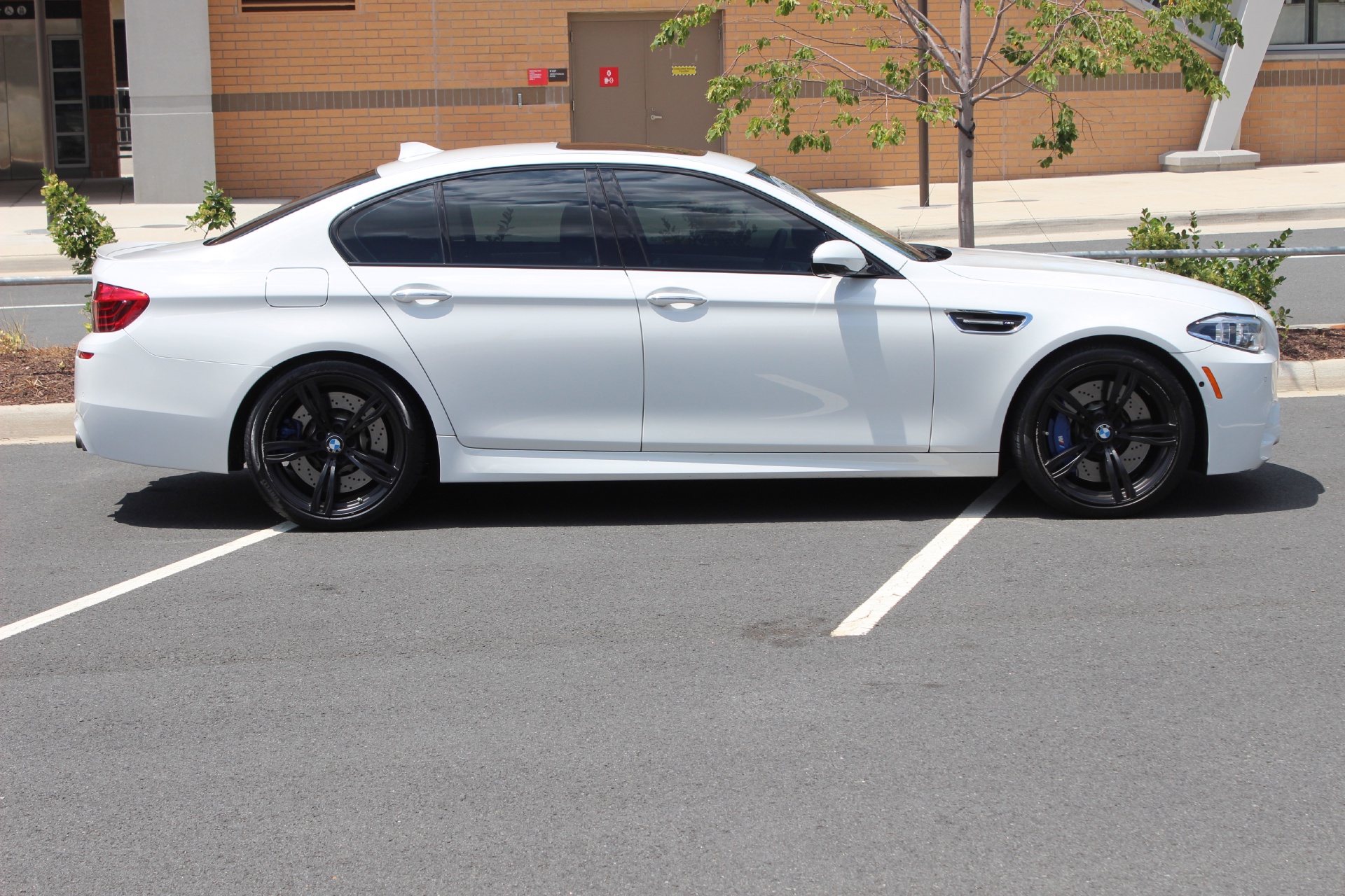 Bmw M5 White With Black Rims
