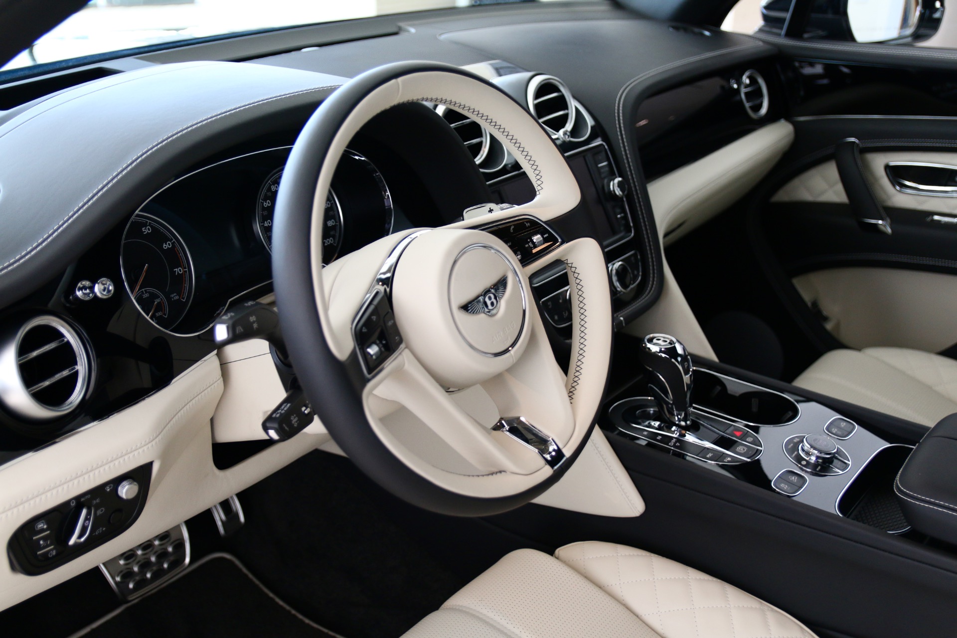 Bentley Bentayga 2018 Interior | Cabinets Matttroy